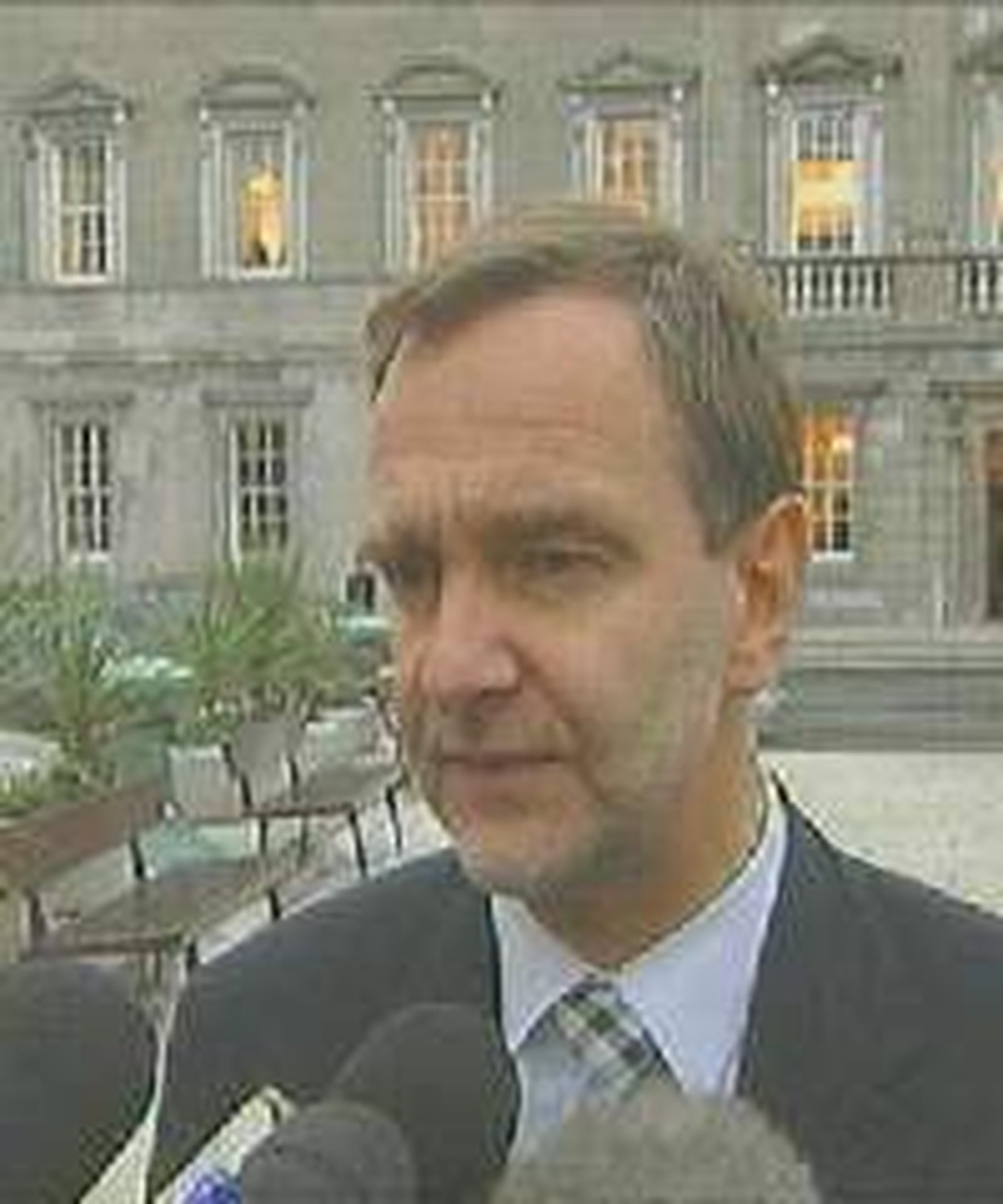 Cullen unveils statue in Waterford