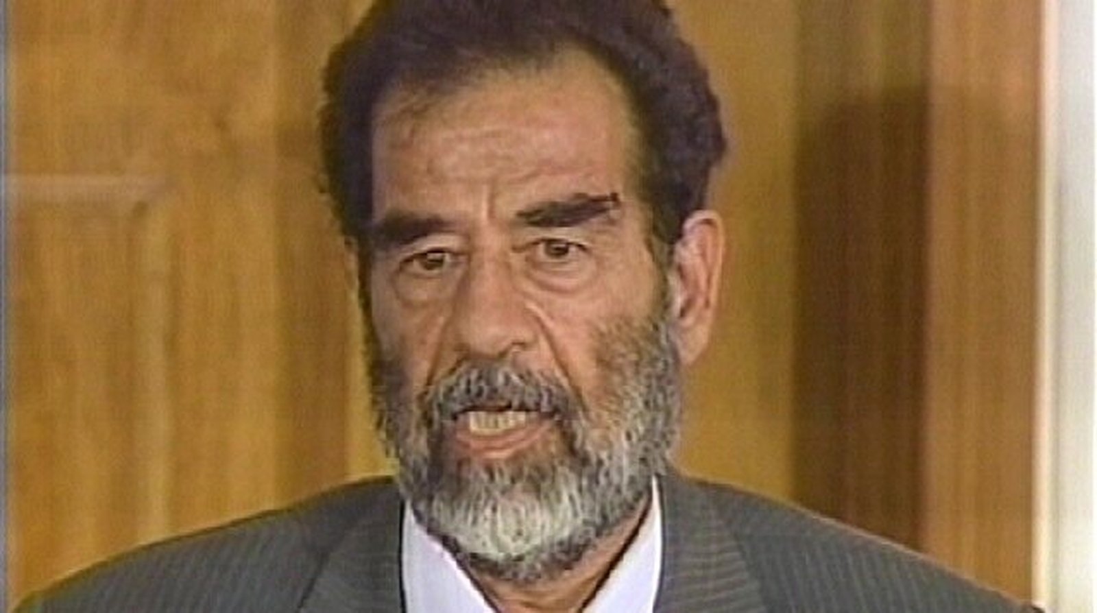 Saddam questioned by Iraqi judge