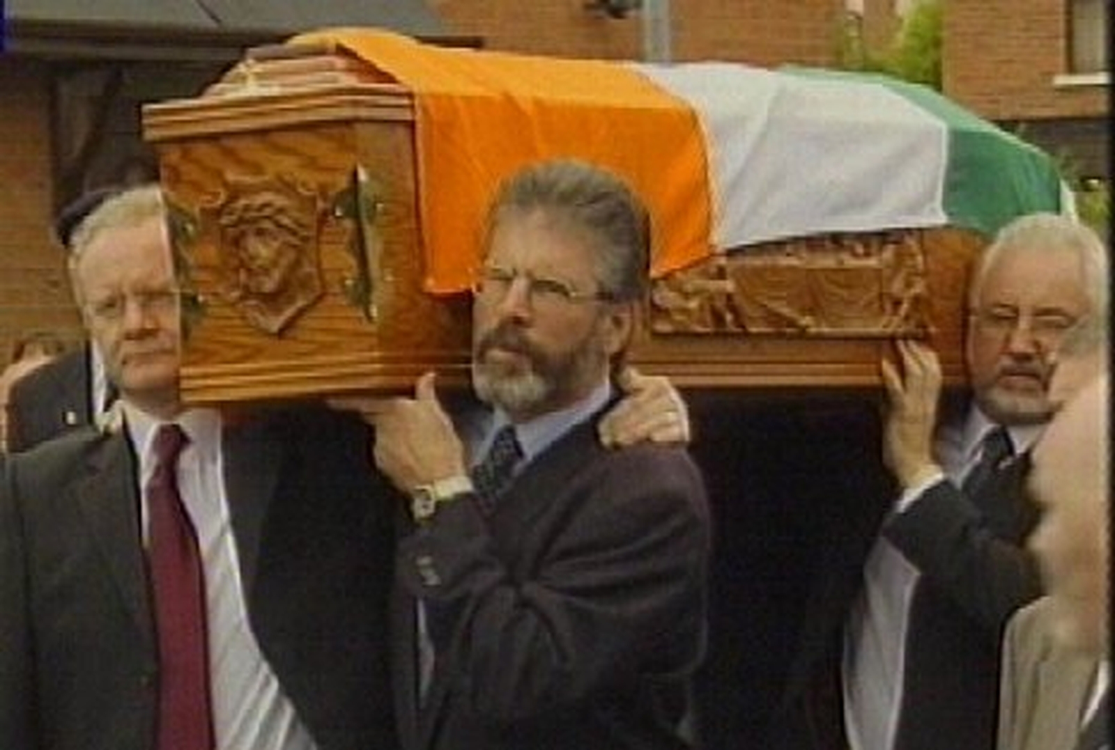 Thousands attend Cahill funeral in Belfast