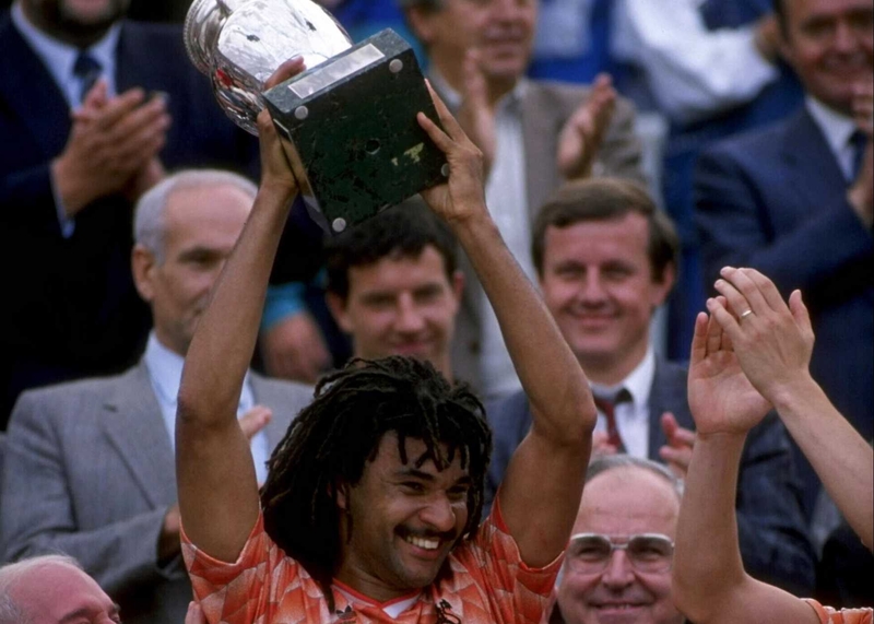 LA Galaxy appoint Gullit as coach