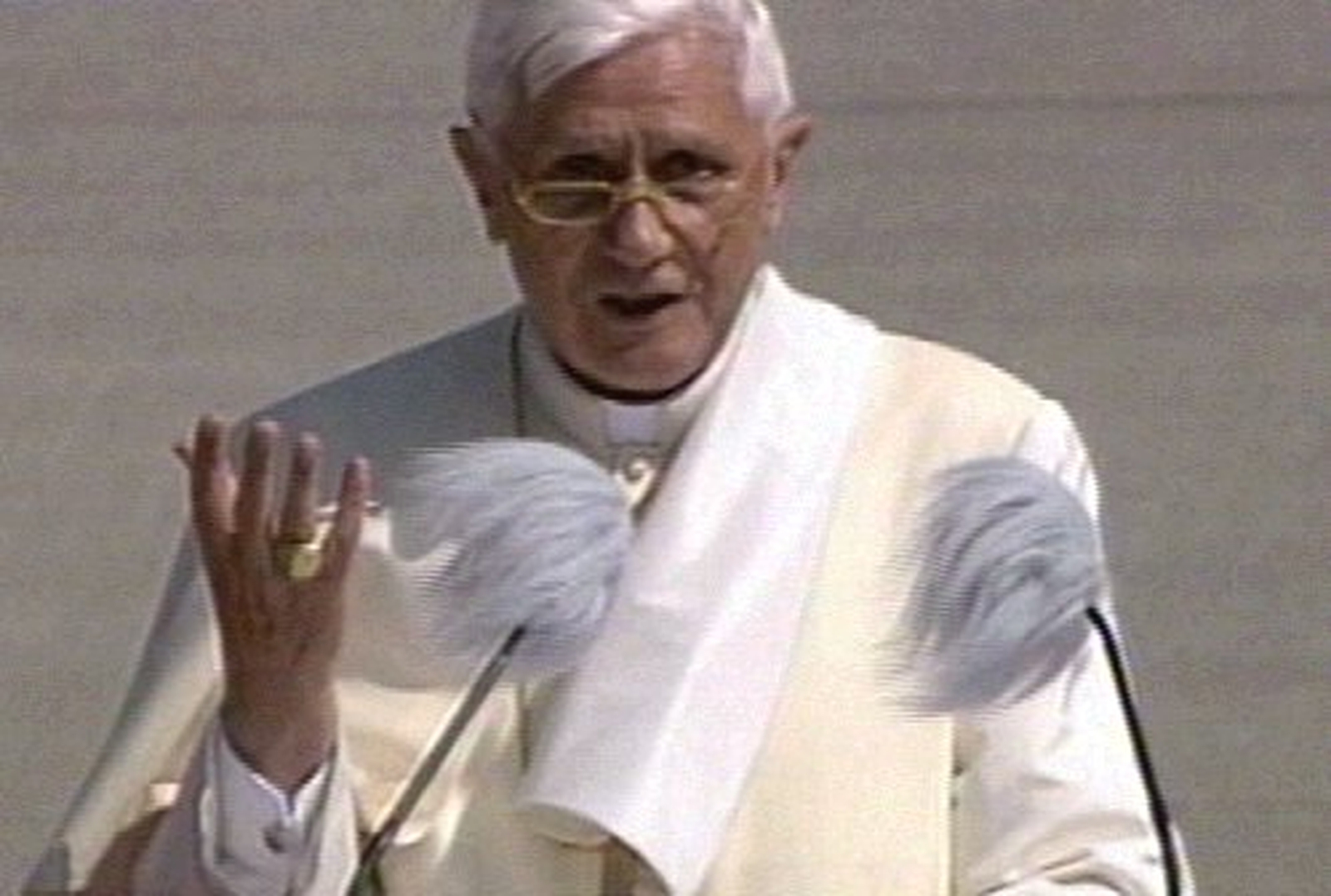 Pope Benedict addresses 700,000 in Cologne