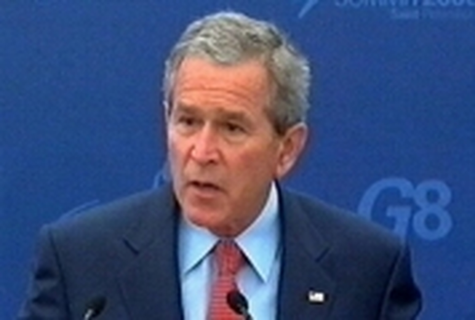 Putin supports enlarging G8