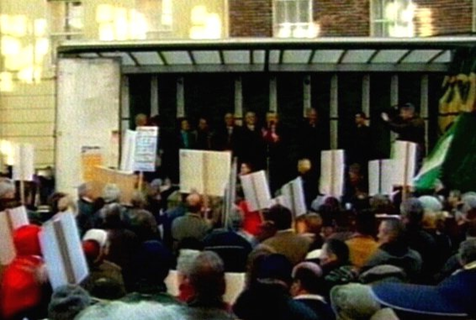 Protest outside Dáil for Monaghan hospital