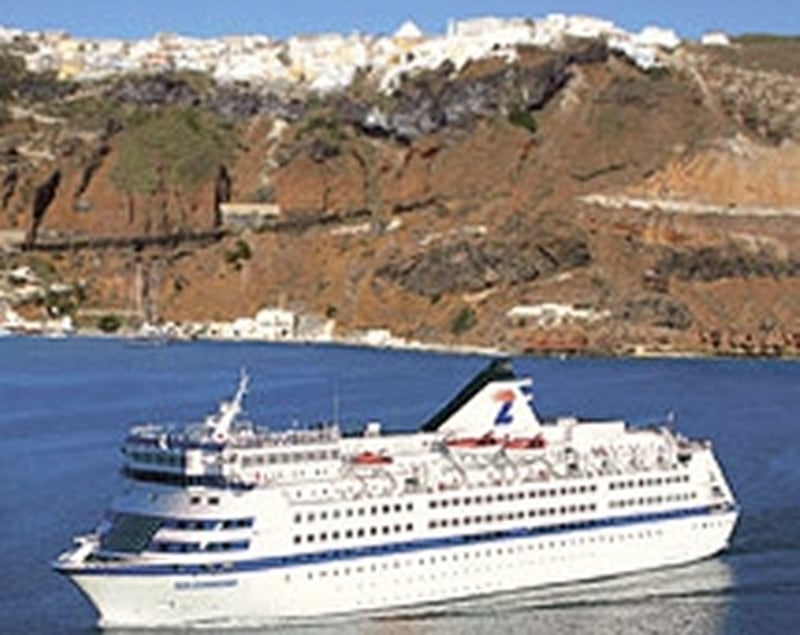 1,200 evacuated from Greek cruise ship