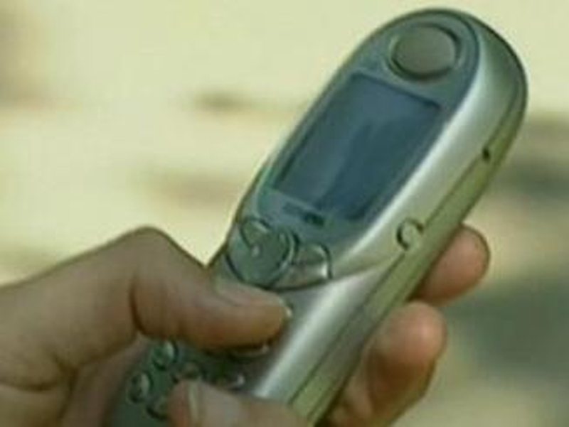 First quarterly fall in mobile phone sales