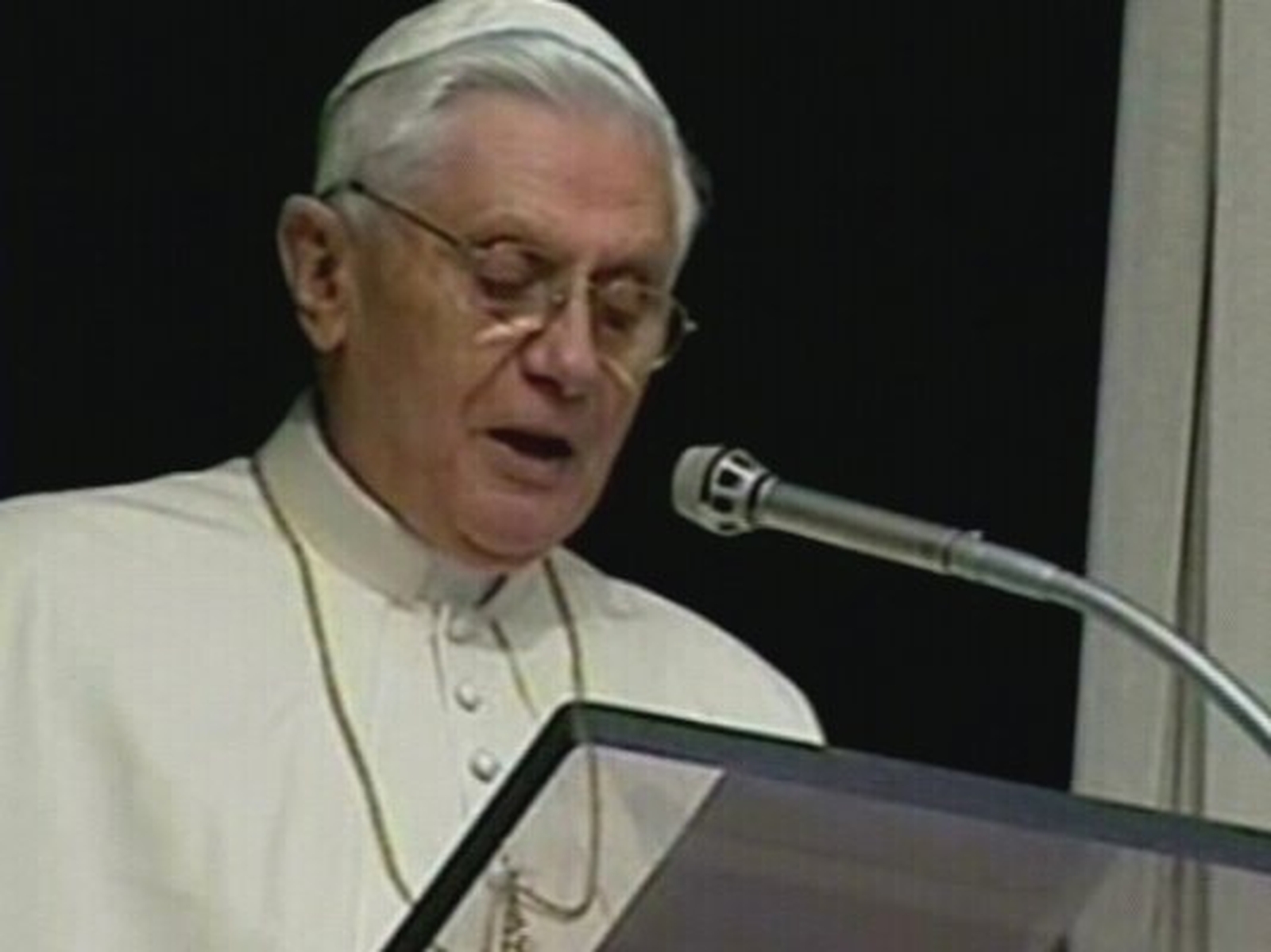 Pope praises 'inspirational' Northern Ireland