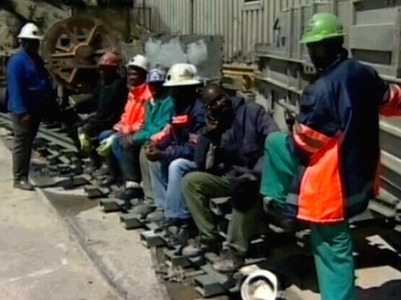 700 still trapped in South African mine