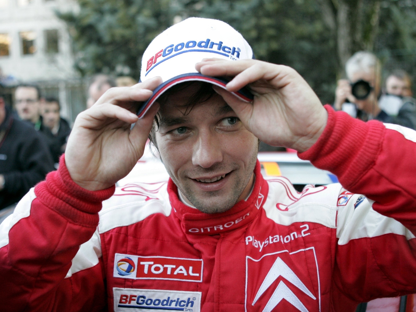 Loeb increases lead in Finland