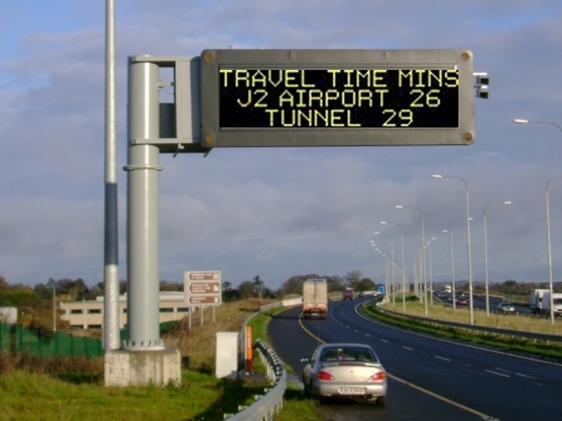 M1 signs to estimate journey times