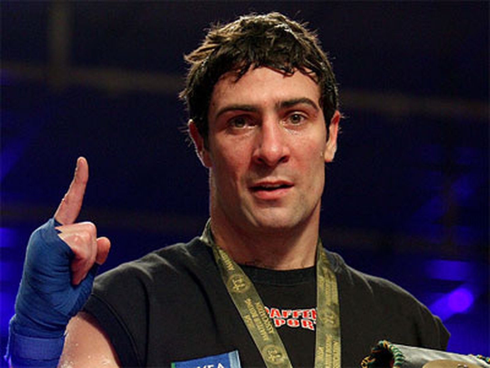 Egan wins heavyweight semi-final