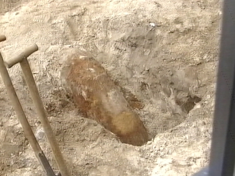 Thousands evacuated as WWII bombs found