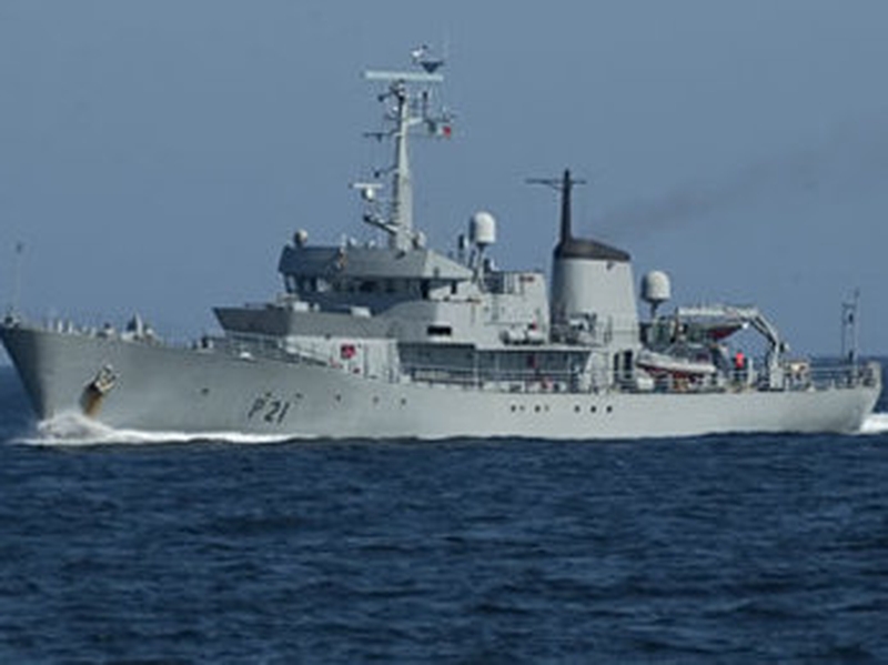 Navy, fishing boat in Kilmore dispute