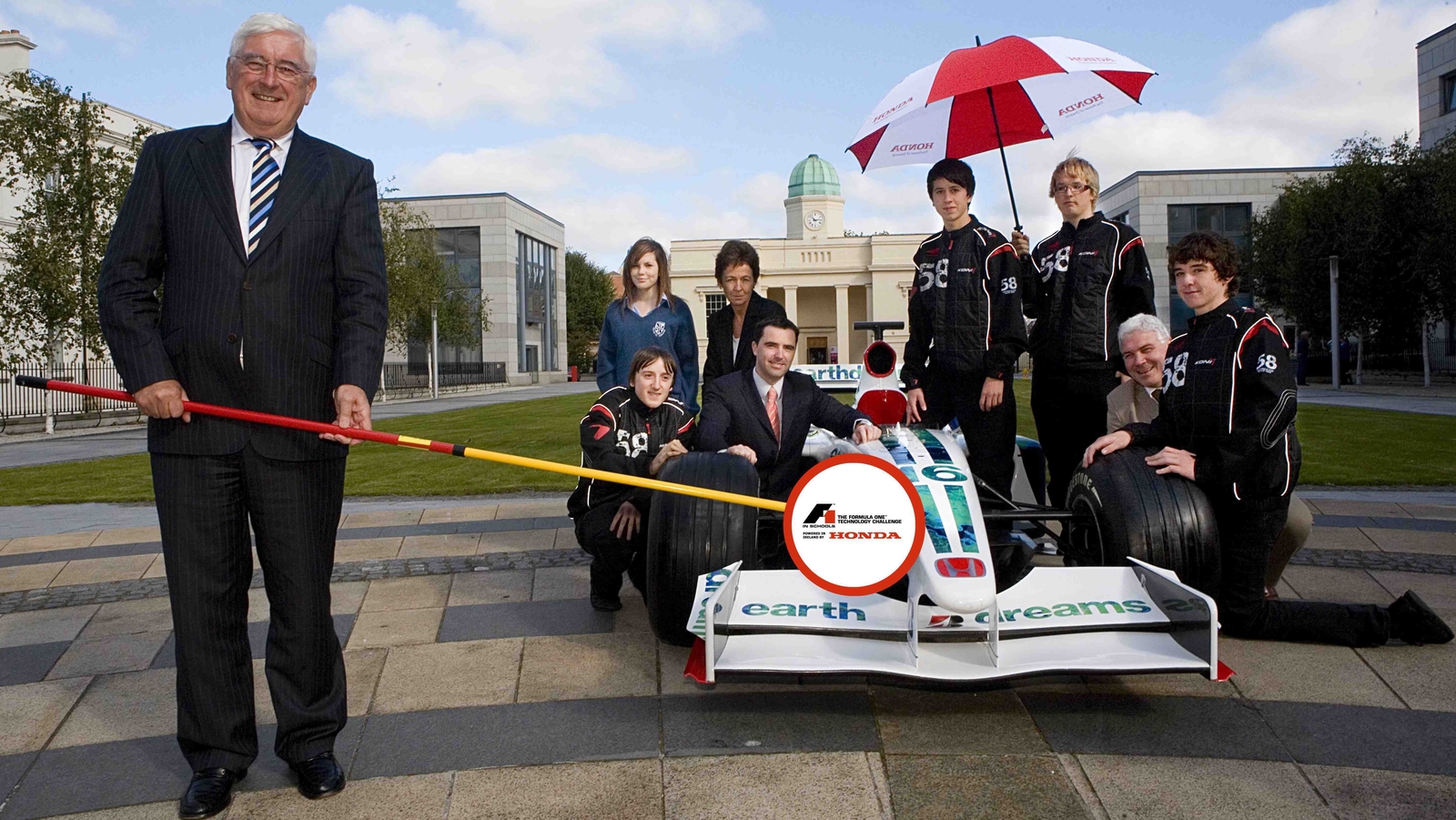 Minister launches F1 in Schools™ Challenge 2009.