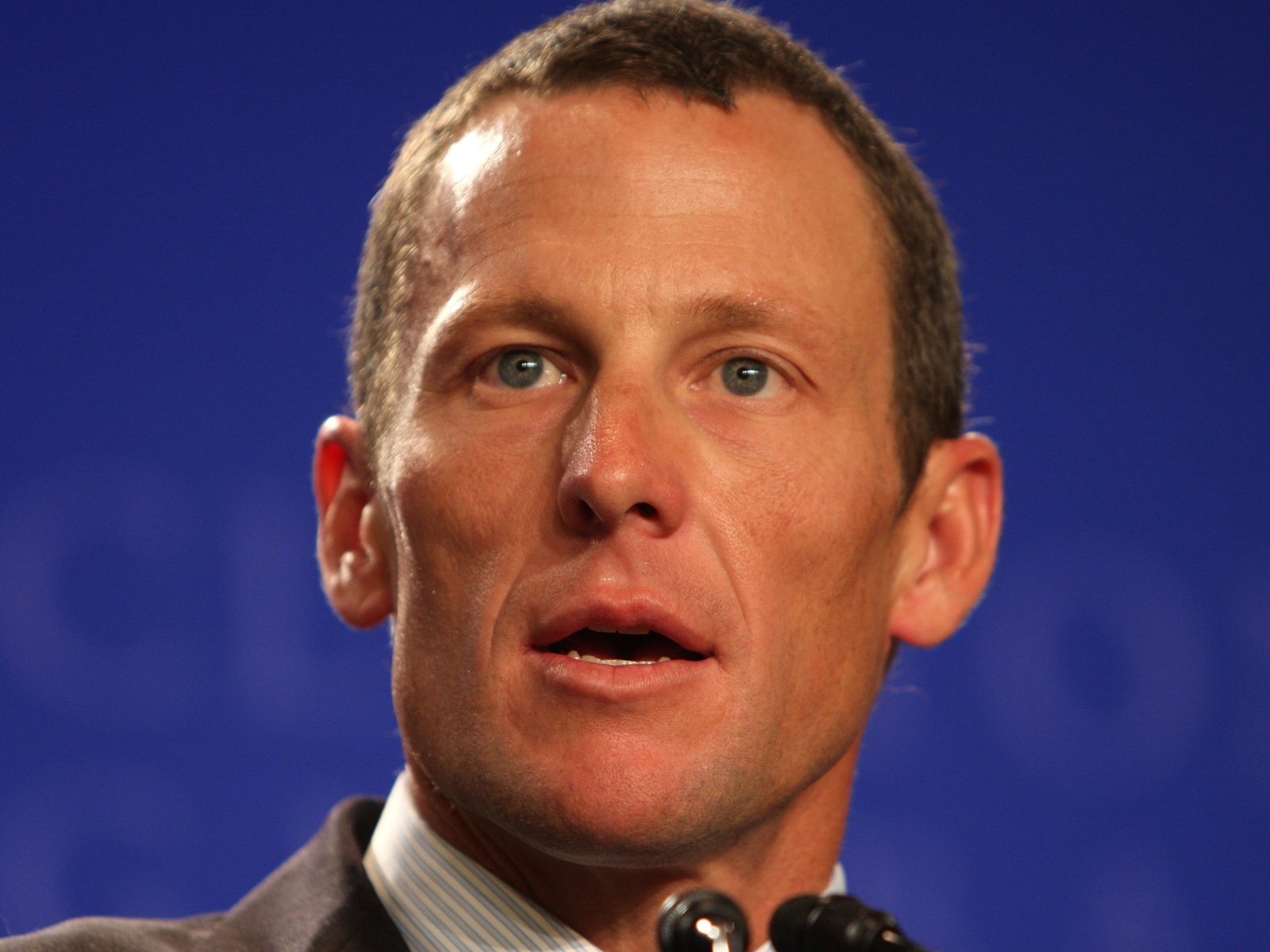 Armstrong offered chance to clear name