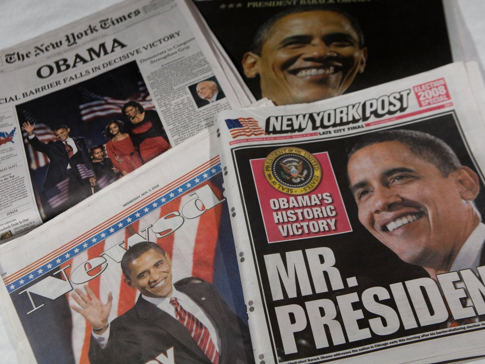 Obama works on new US administration