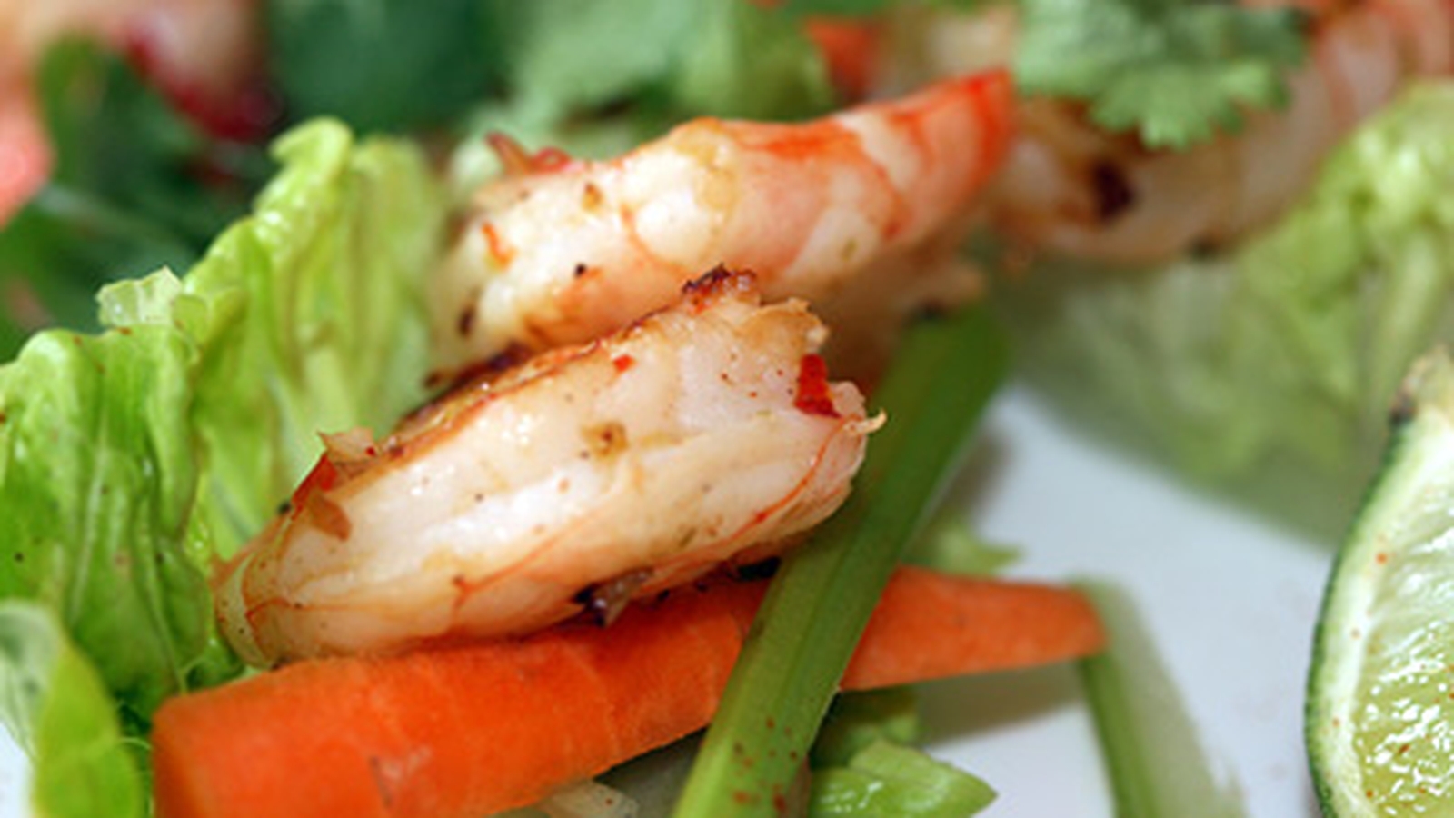 Chilli, Garlic and Ginger prawn wraps with chilli