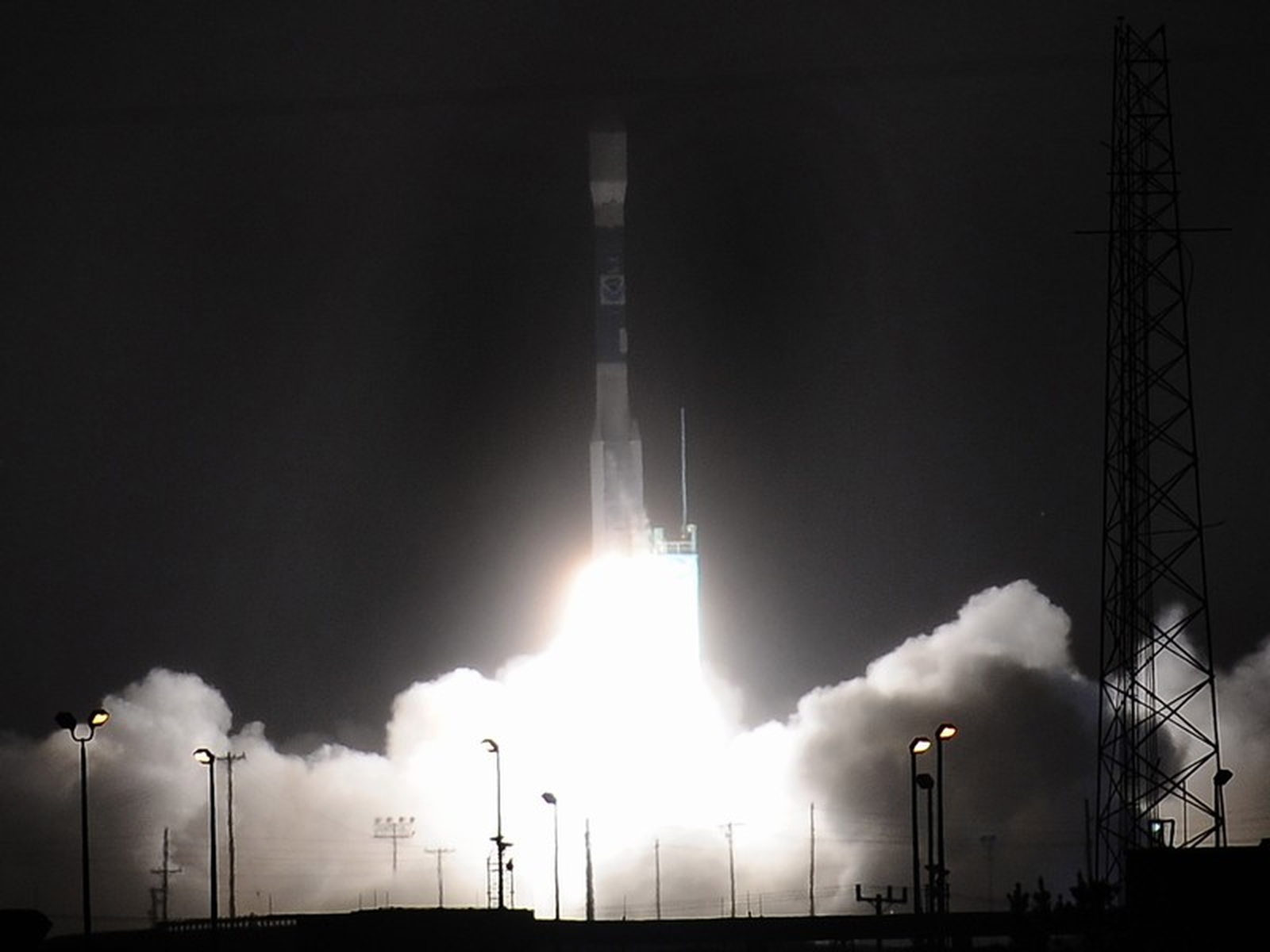 NASA launches earth-finder telescope