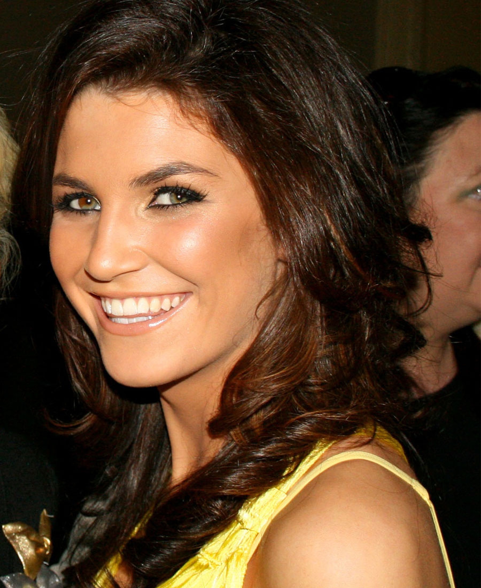 Fashion Fix with pop singer Amy Martin