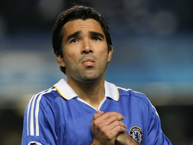 Deco wants to stick it out with Chelsea