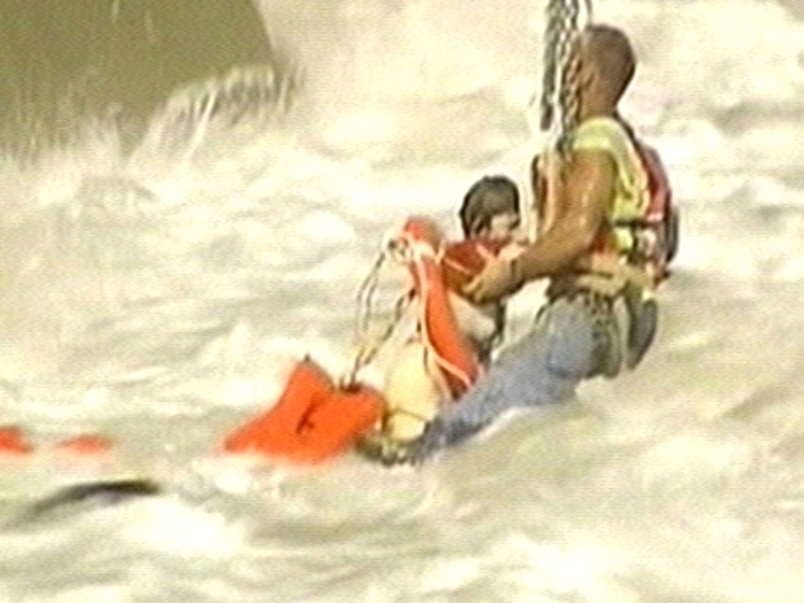 Dramatic rescue of woman from US river