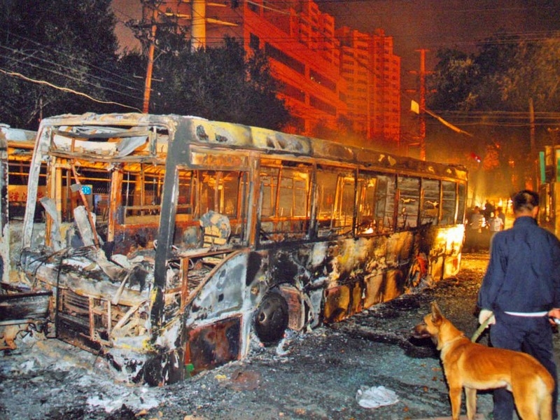 Thousands escape Urumqi violence