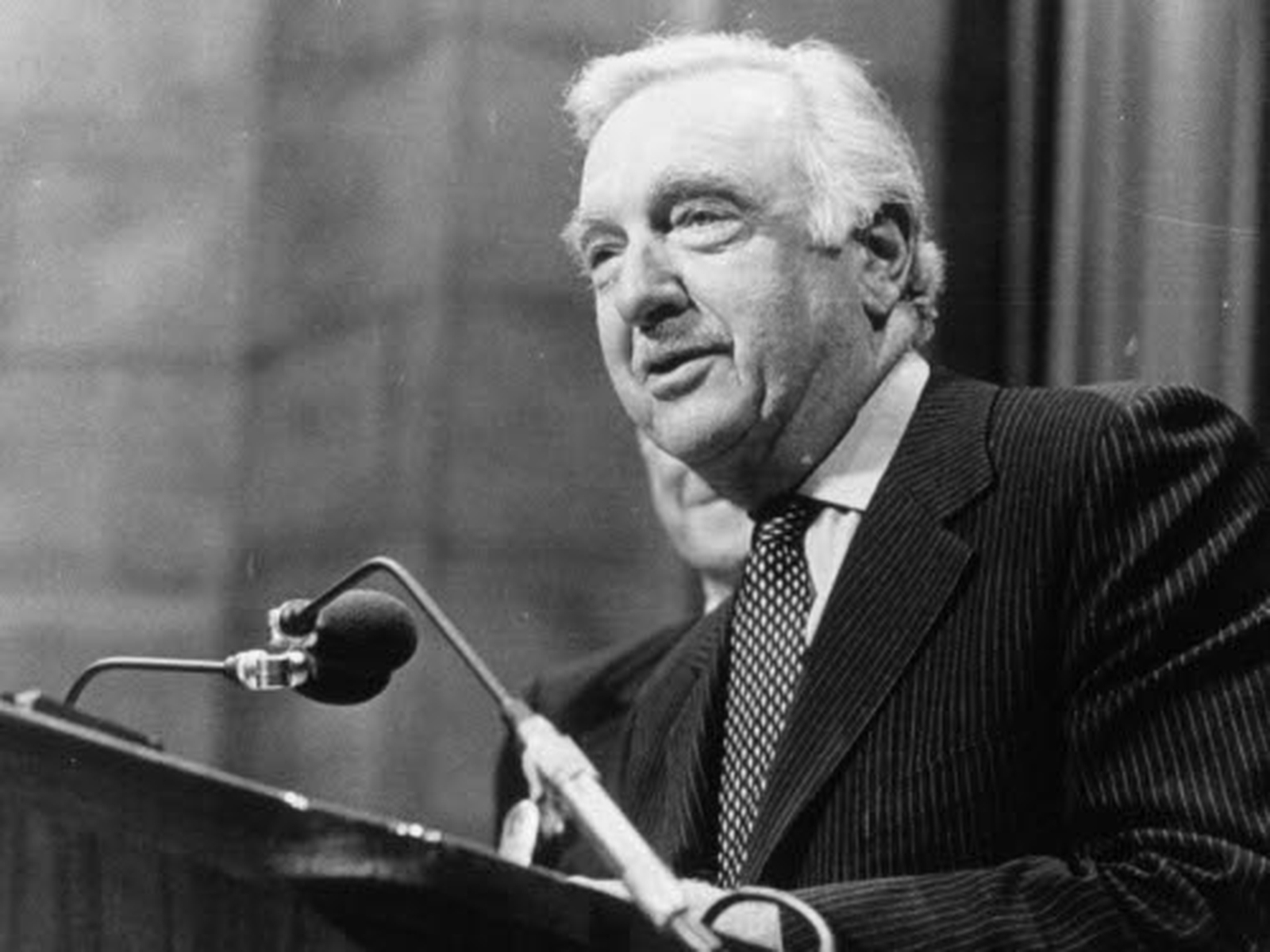 Tributes to veteran newscaster Cronkite