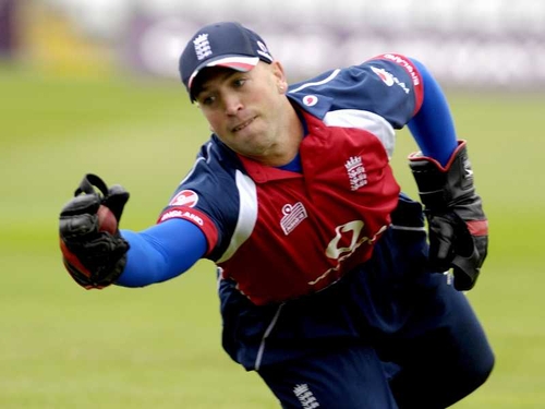 Prior leads England's victory bid