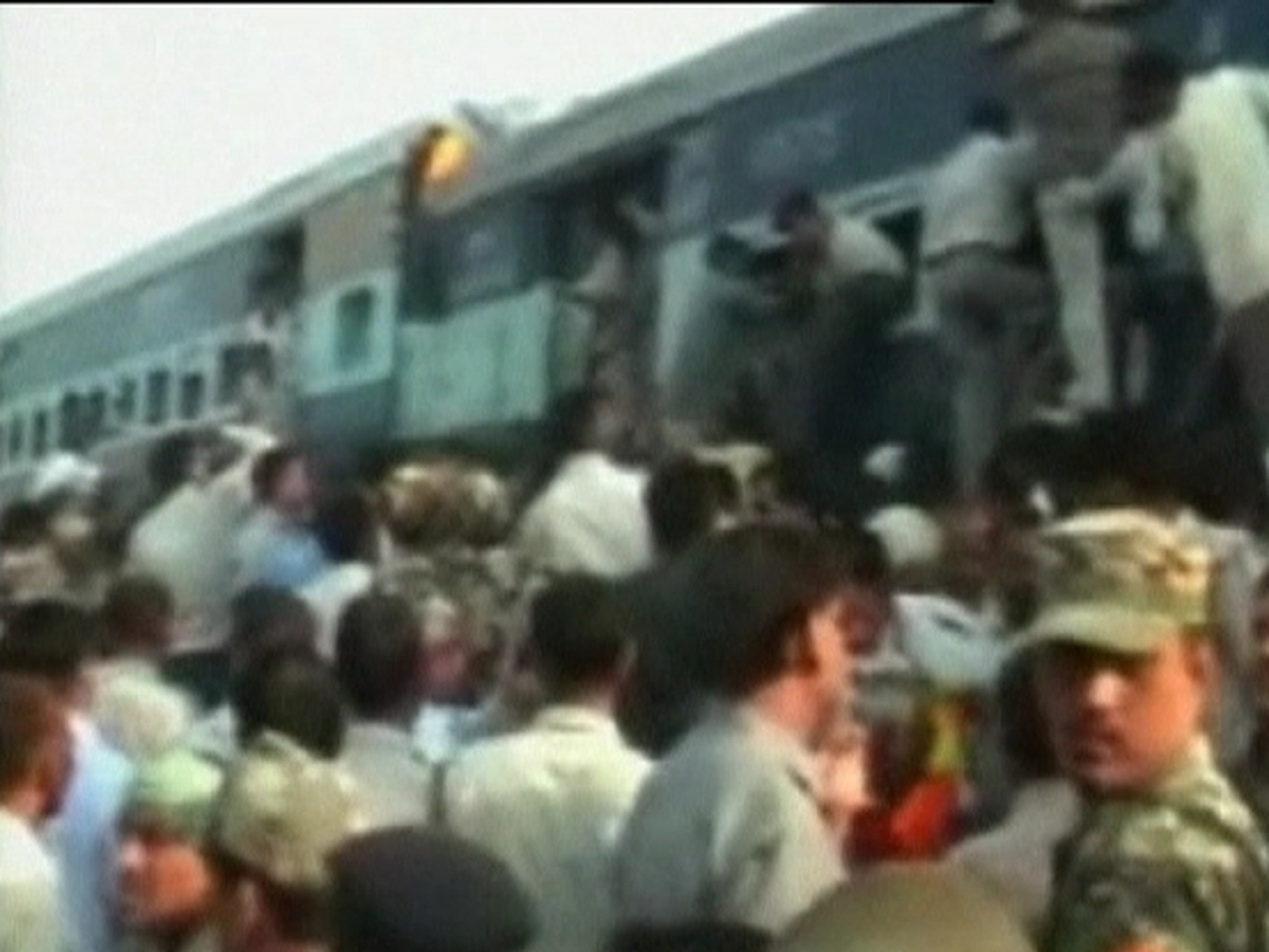 Indian train crash leaves 21 dead