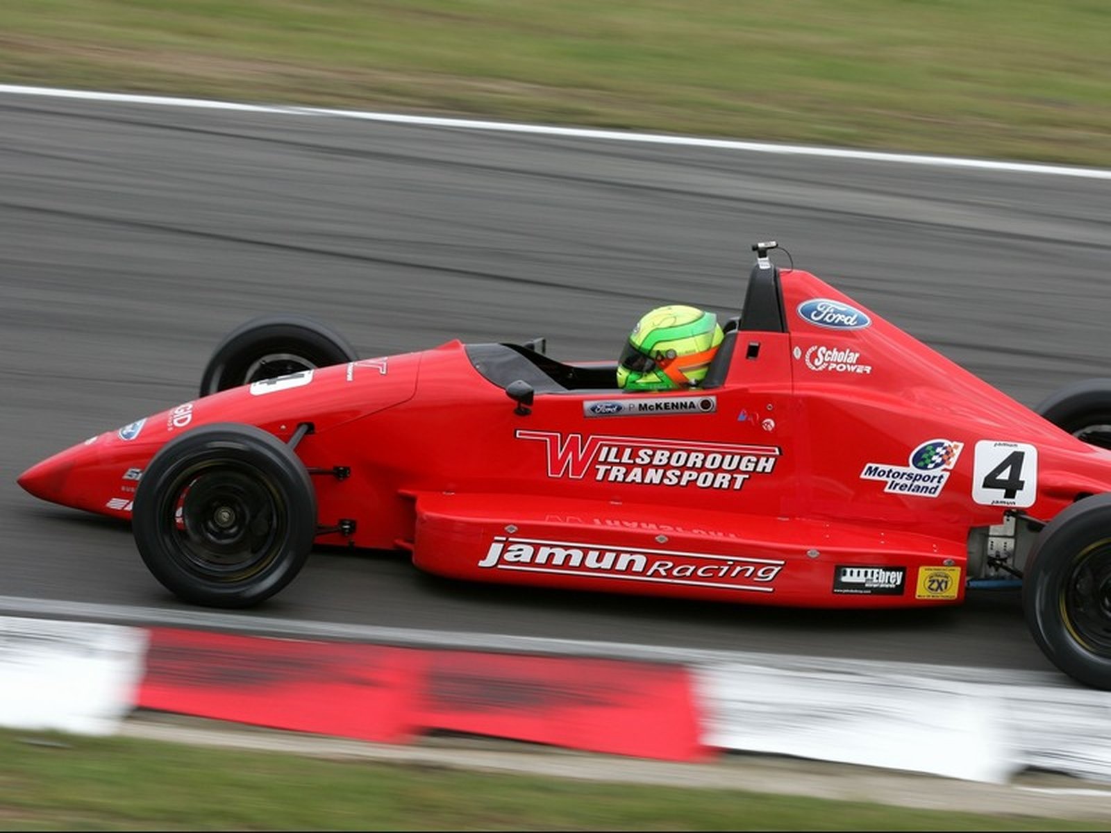 Patrick McKenna signs to race in USA