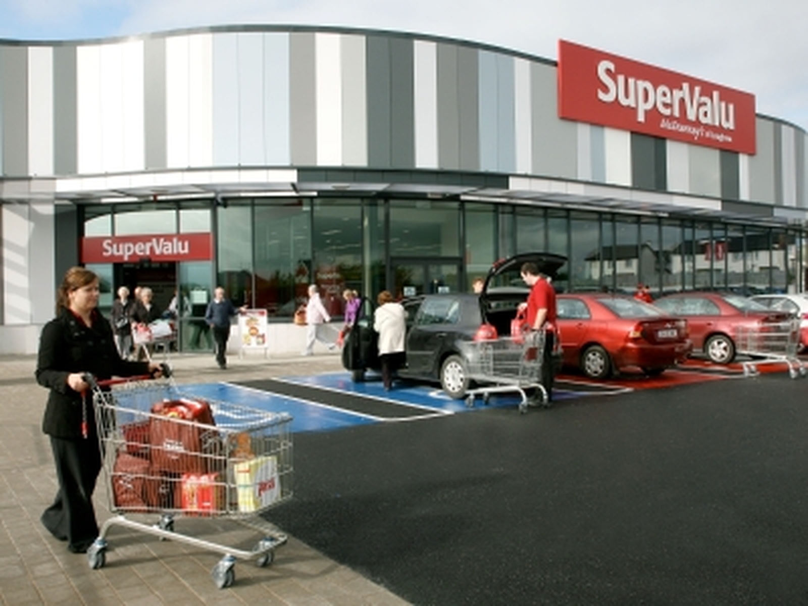 Eco-friendly SuperValu opens