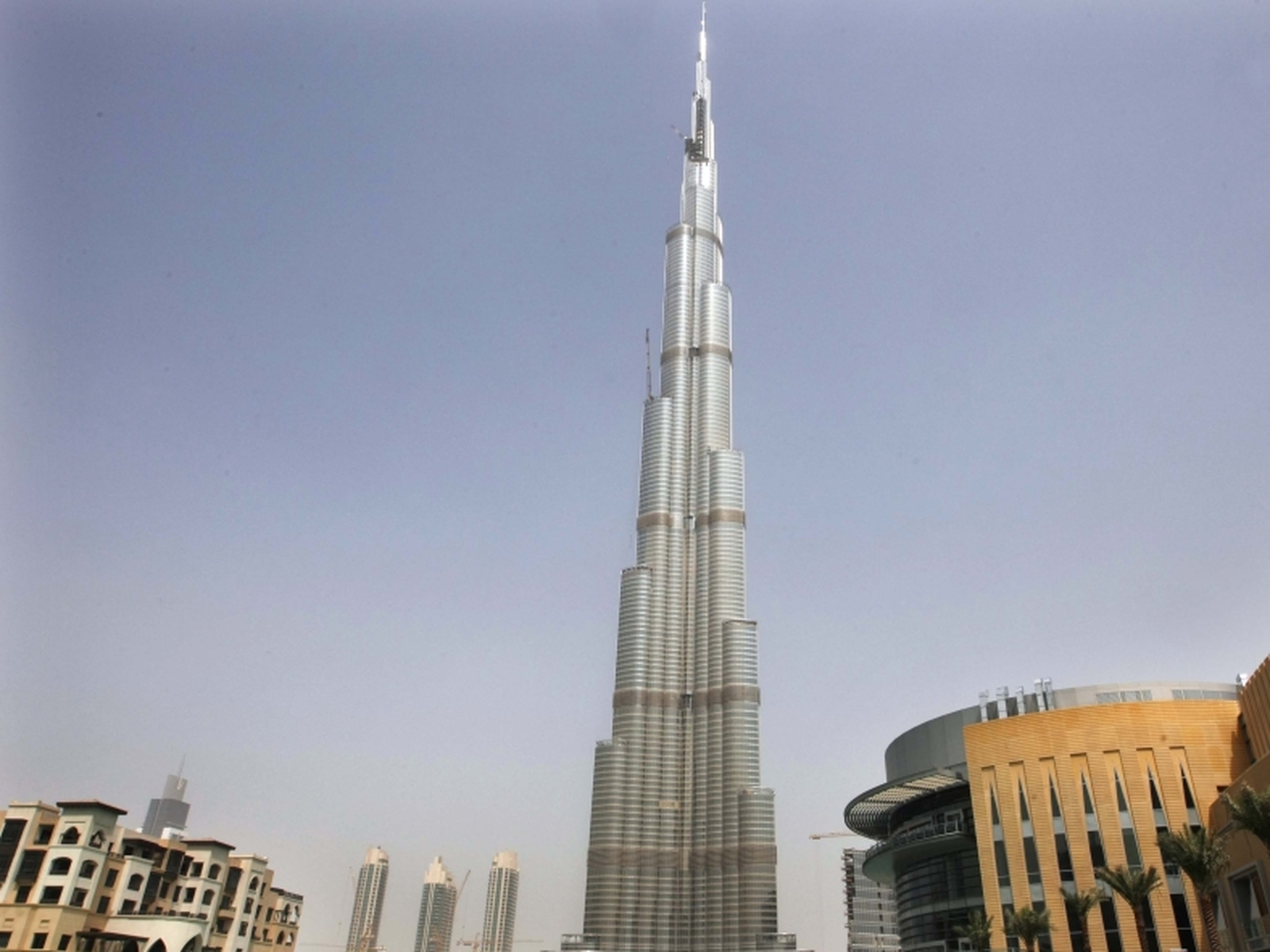 Dubai opens world's tallest building