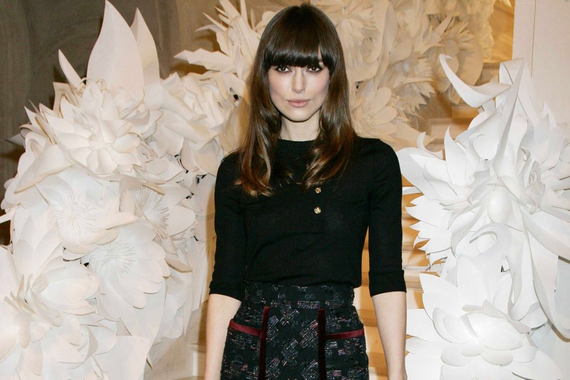 How to dress a boyish figure