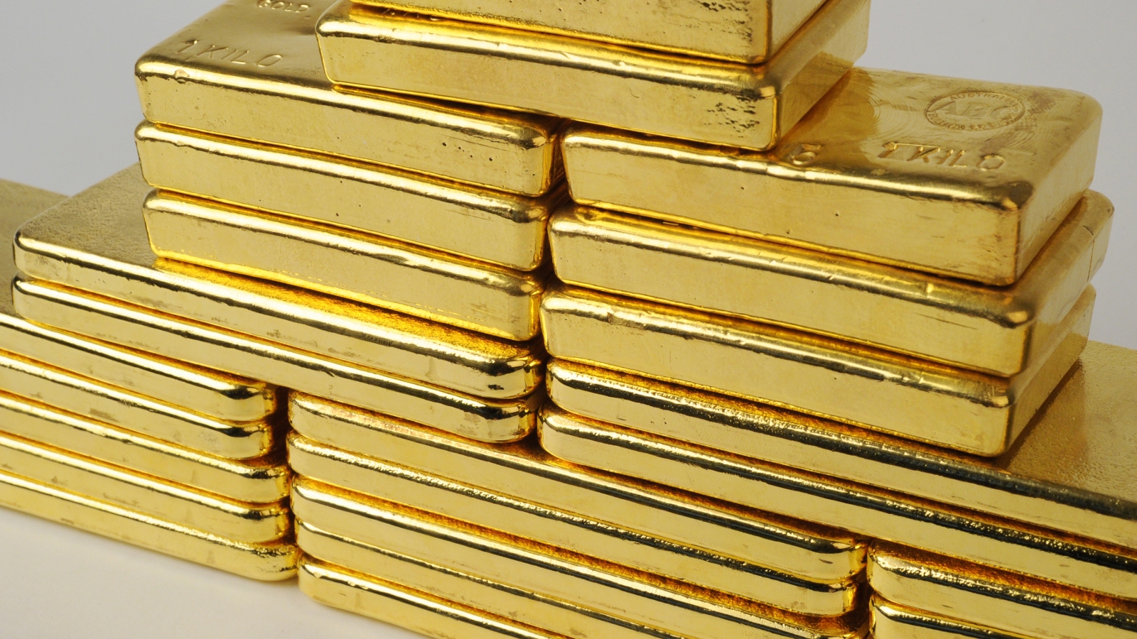 Gold set for strongest year since 2010