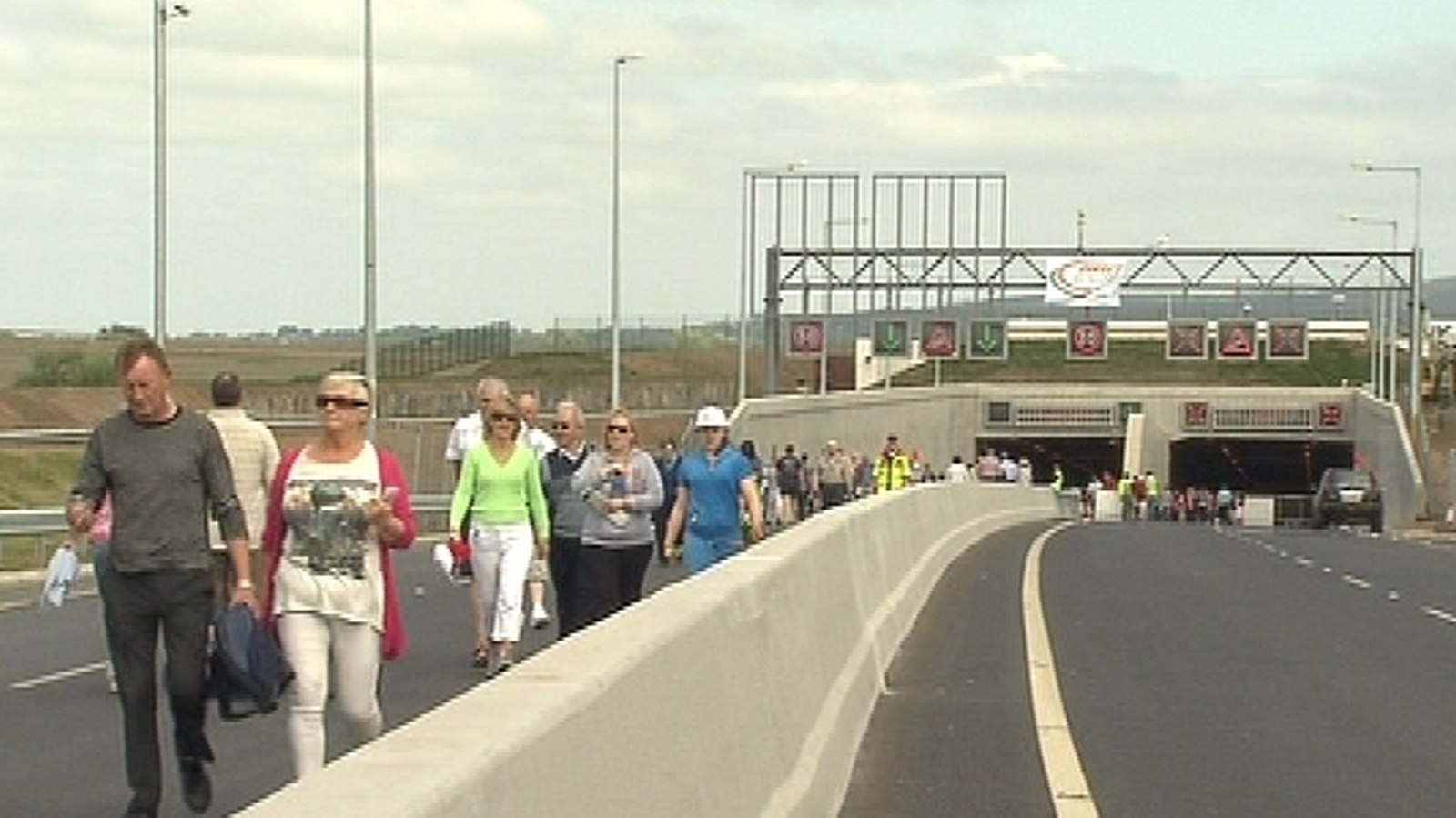 40,000 walk through Limerick Tunnel