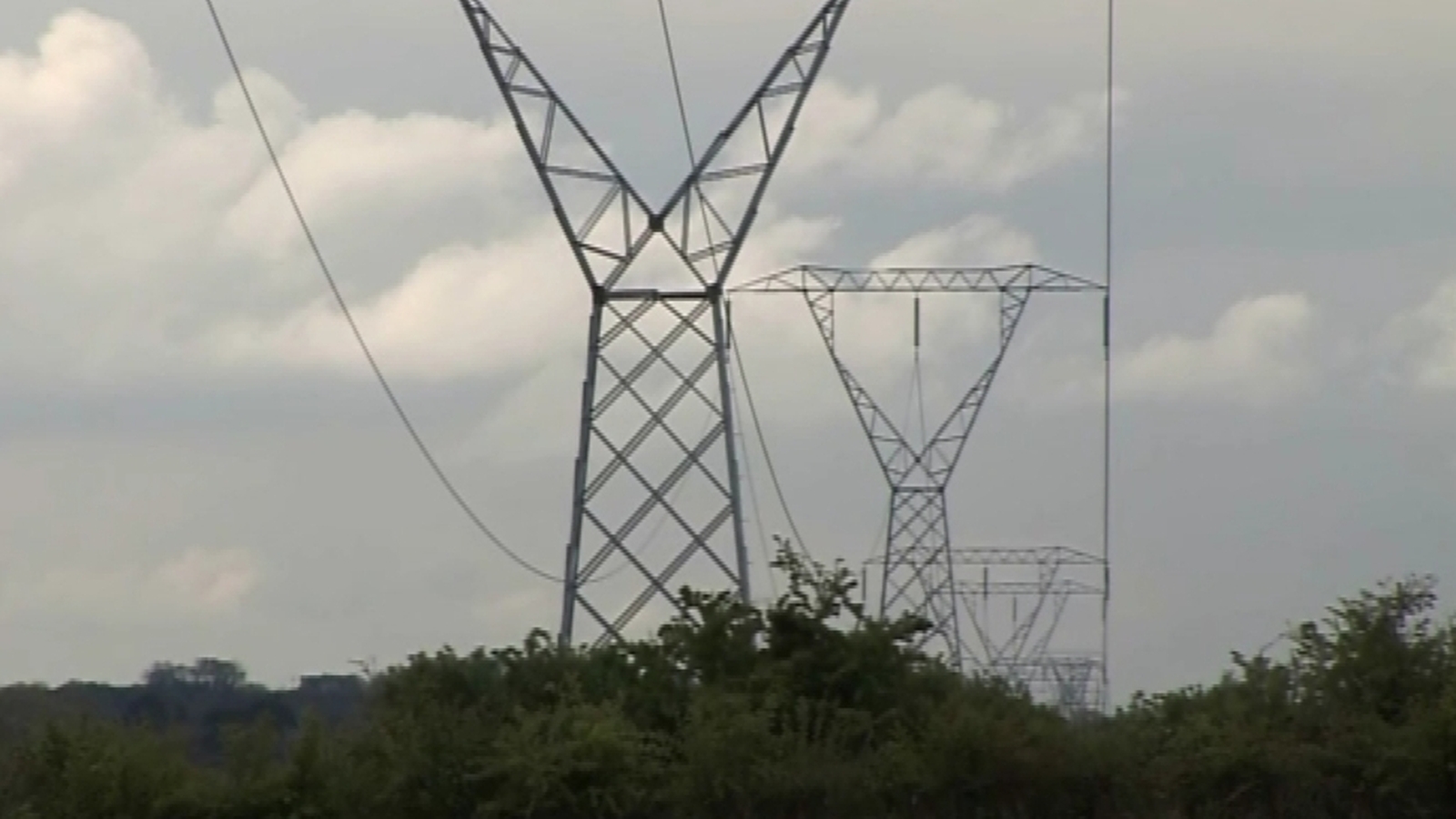 Opponents of pylon project consider court action