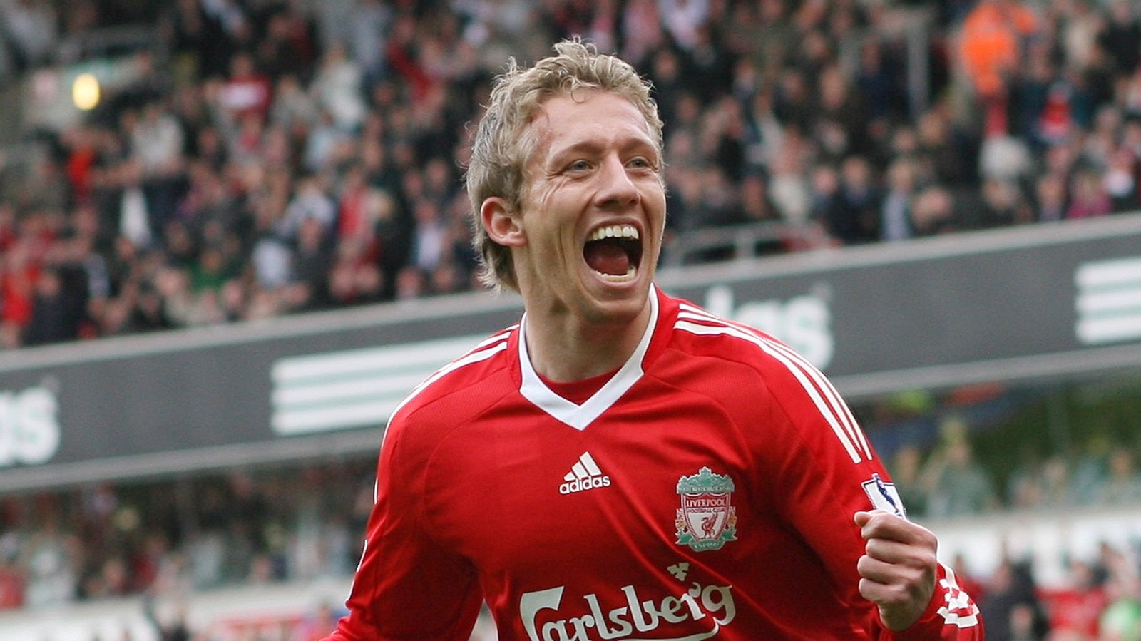 Lucas signs new deal with Liverpool