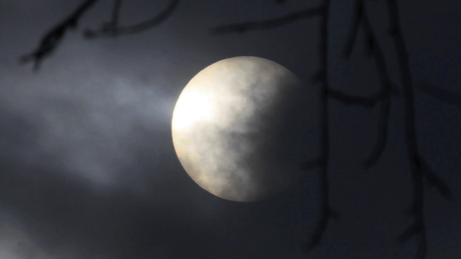 US study reveals the Moon is shrinking