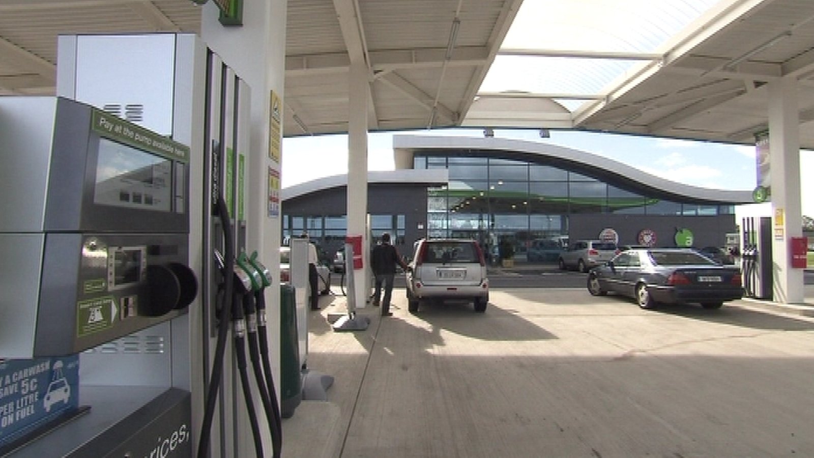 First motorway service station opens on M1