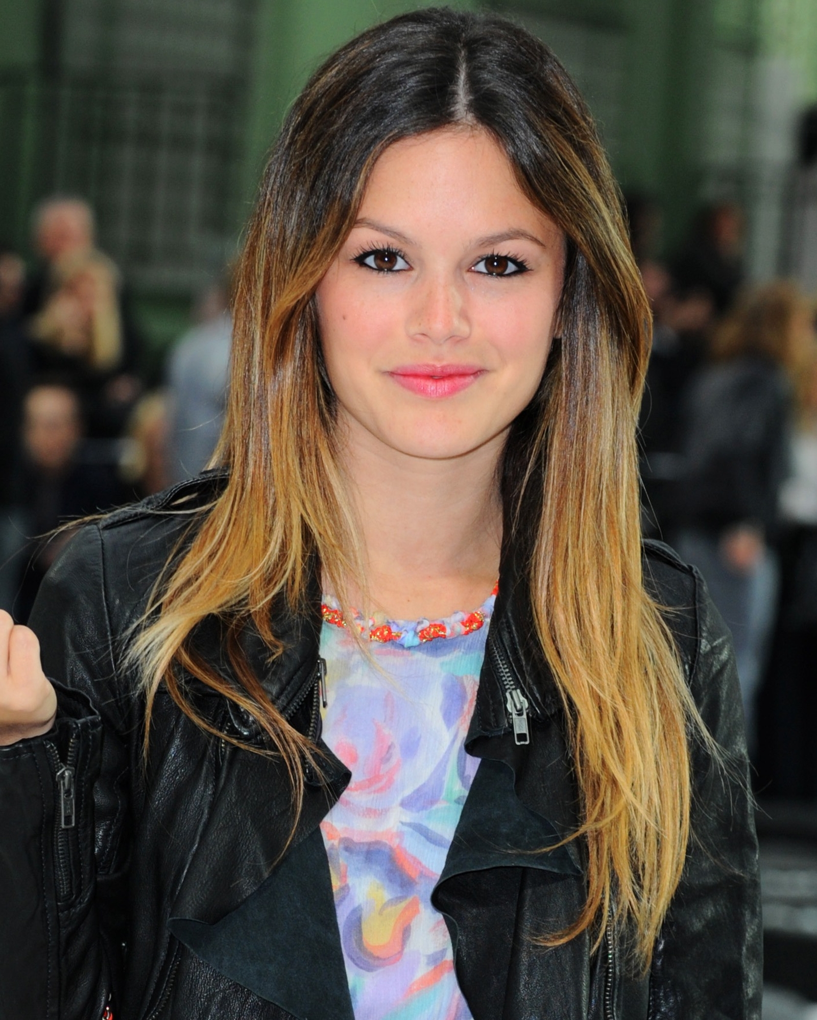 Bilson supports Threads of Change