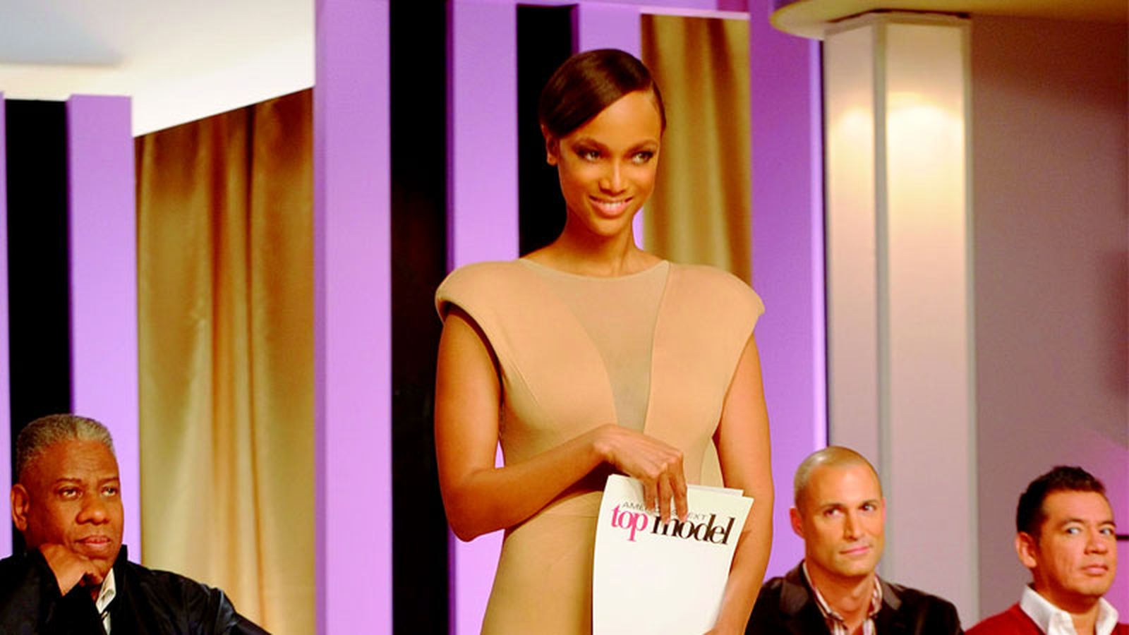 Tyra fires Top Model judges
