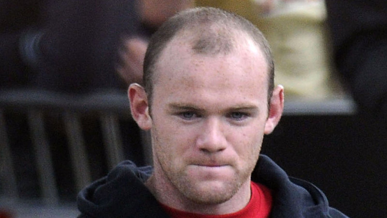 Rooney signs five-year deal with United