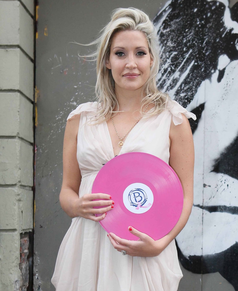 DJ Mo Kelly dyes her hair for charity