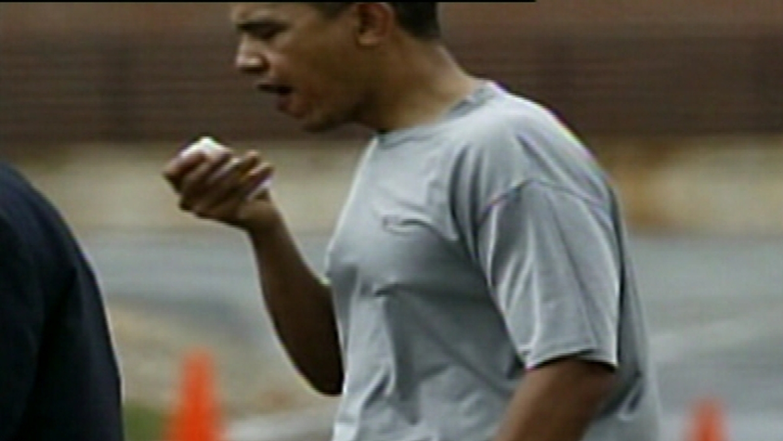 Obama in stitches after basketball blow
