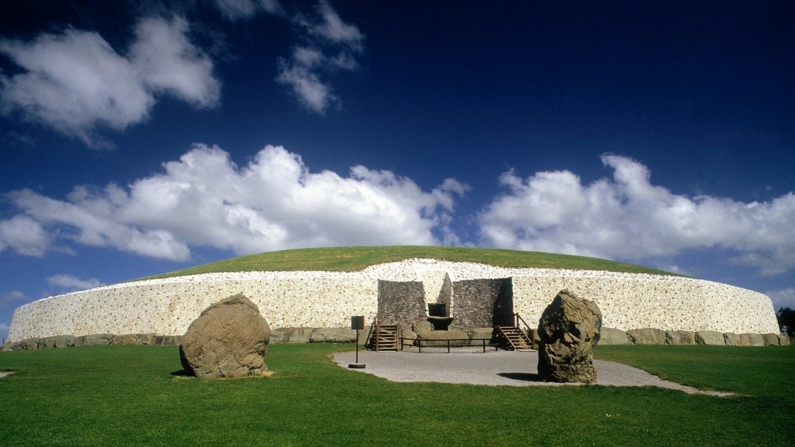 Sunrise at Newgrange
