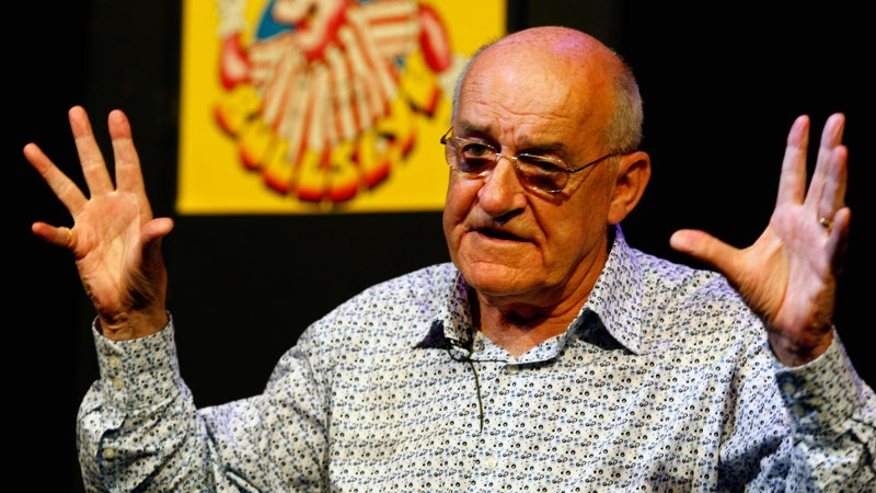 Bullseye presenter Jim Bowen dies aged 80