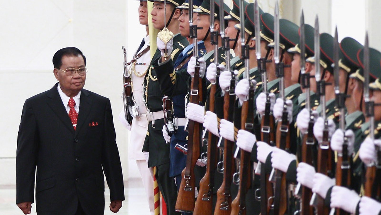 Burmese dictator retires from military role