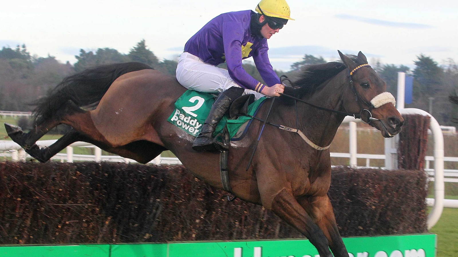 Concorde flying ahead of National