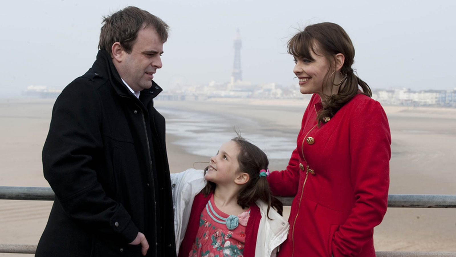 Tracy has a surprise for Steve on Corrie