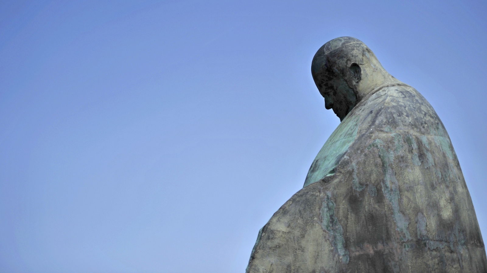 Pope John Paul II statue leaves Romans miffed