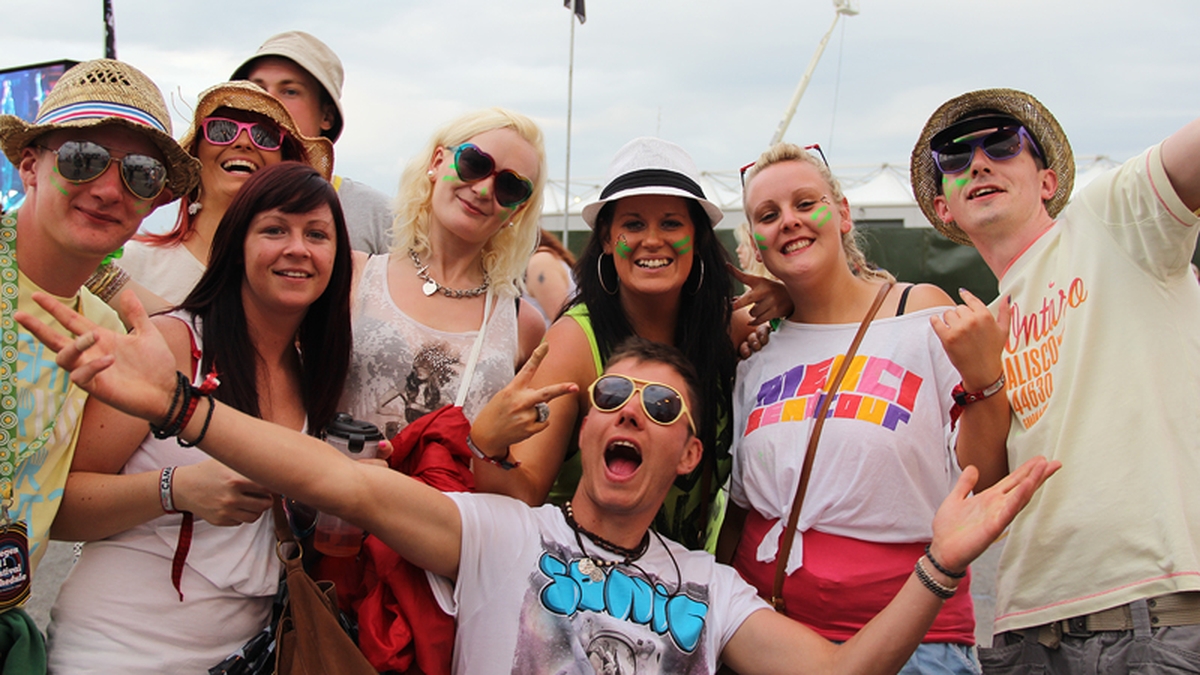 Robyn & Graham - Proposing At A Festival | Jennifer Zamparelli on 2FM ...